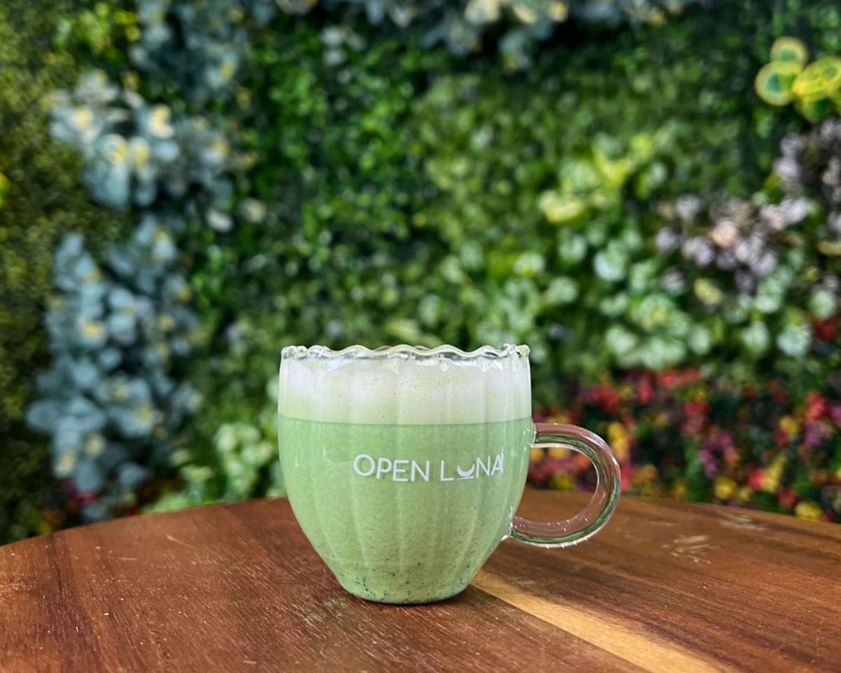 Matcha Latte – Open Luna Panamá